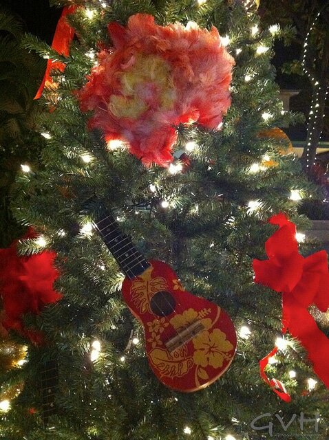 Hawaiian-style Christmas trees and decorations photos - Go Visit Hawaii