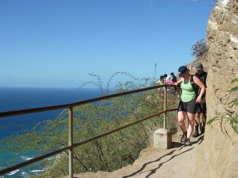 Hiking Diamond Head (Le'ahi) - Go Visit Hawaii